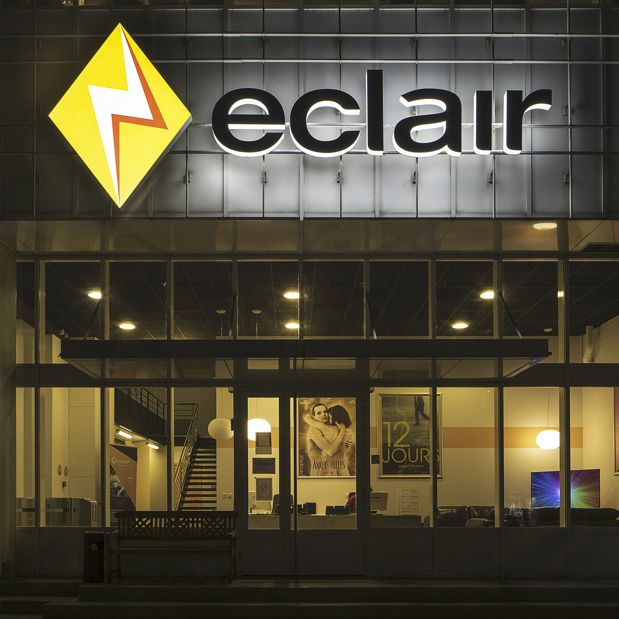 ENSEIGNES LUMINEUSES / ECLAIR MEDIA / VANVES – GULLIVERRE